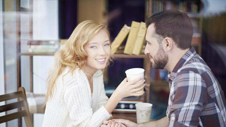 Damit das erste Treffen ein voller Erfolg wird: Das sollten Sie beim ...