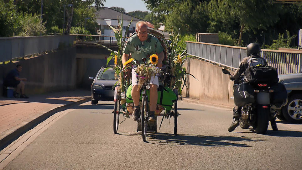 Abenteuerliche Rikscha-Fahrt: Claus tritt für Heike kräftig in die ...