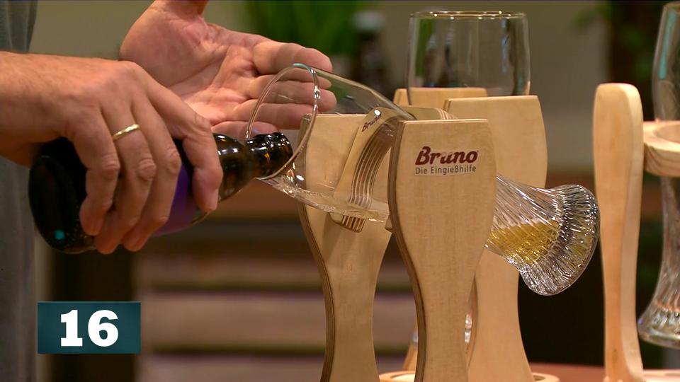 Auch einhändig soll Bier schmecken: Mit "Bruno" ist Biereinschenken ein Kinderspiel | RTL.de