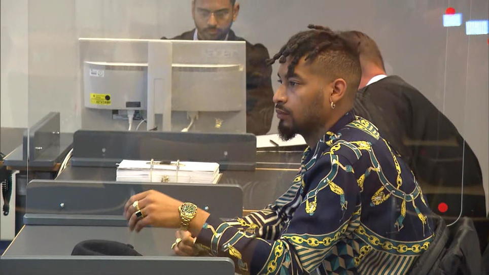 Trotz hoher Geldstrafe: So inszeniert sich Rapper Maxwell vor Gericht ...