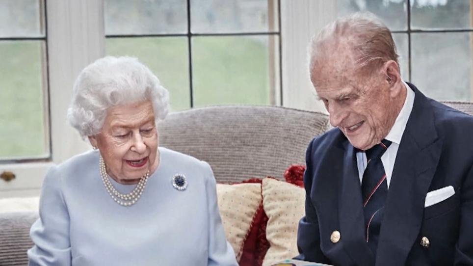 Queen Elizabeth & Prinz Philip: Zum 73. Hochzeitstag gibt's eine Karte der Ur-Enkel | RTL.de