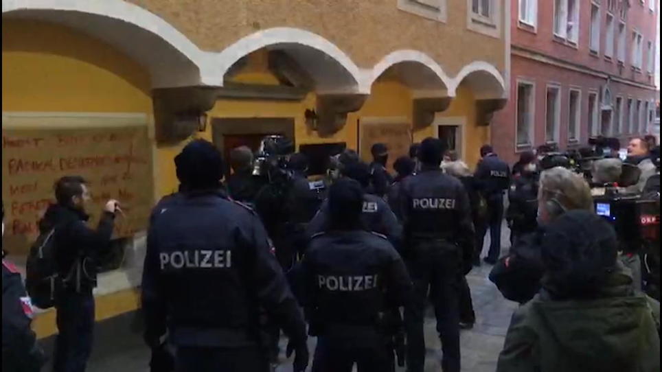 Lokal trotz Lockdown geöffnet: Polizei-Einsatz bei Wirtin in Linz | RTL.de