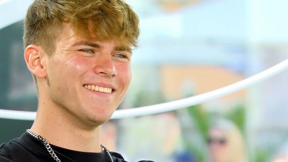 Dominik bringt die Jury zum Tanzen: "Ich kann schon am Besten singen in ...
