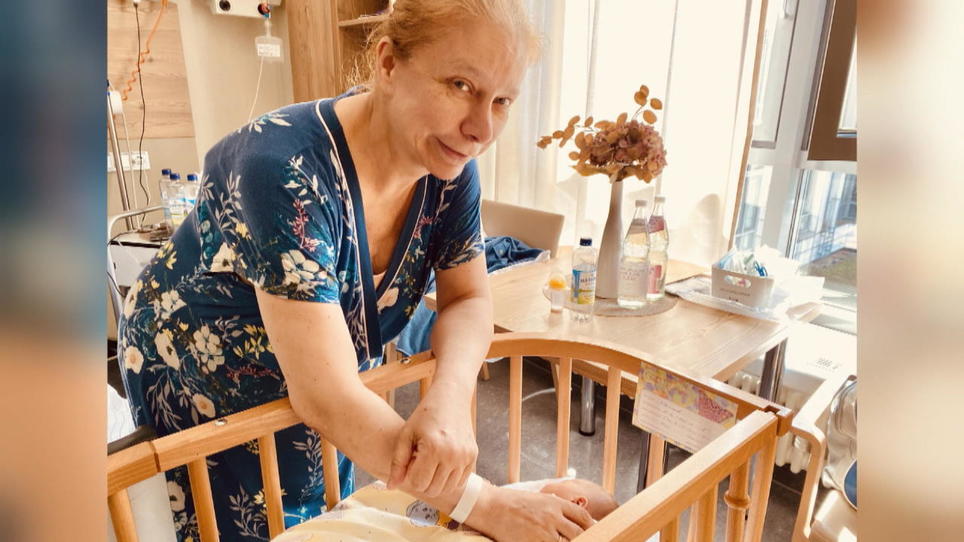 Wieder ist es ein Wunschkind!: Alexandra wird mit 63 Jahren zum 9. Mal ...