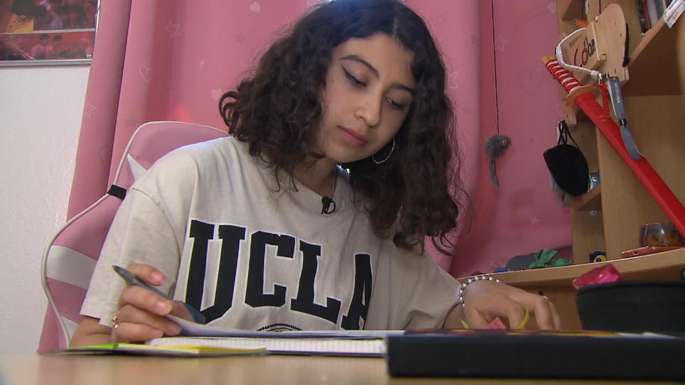 Preisgekrönte Memoiren: Syrerin (14) schreibt über den Krieg | RTL.de