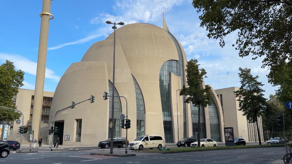 Deutschlands größte Moschee: Hier ruft der Muezzin in Köln | RTL.de