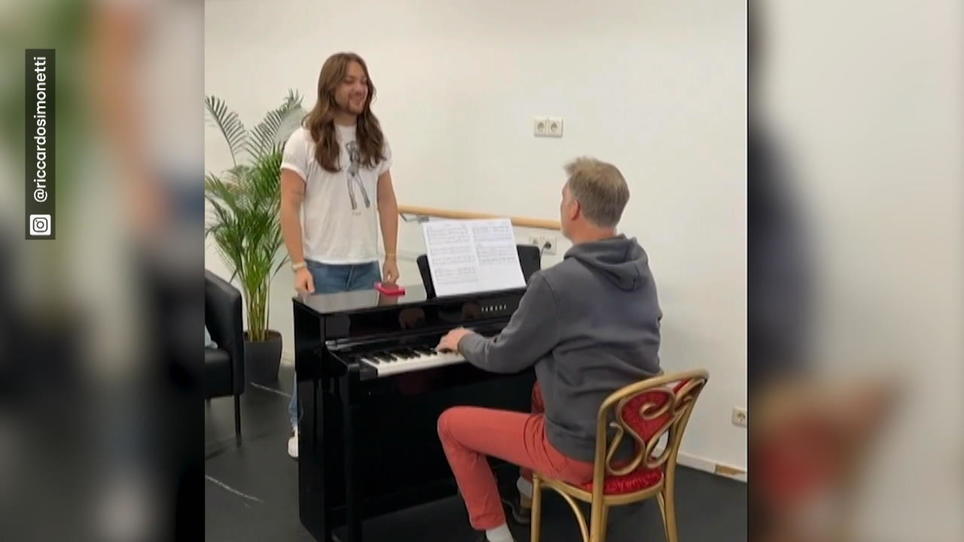 Er gibt sein Bestes: Riccardo Simonetti bekommt Vocal-Coaching | RTL.de
