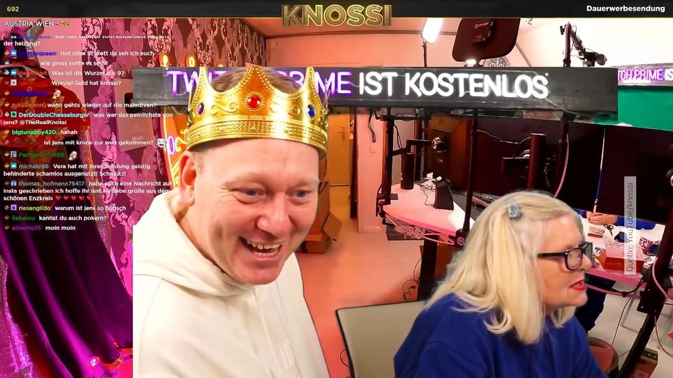 Er zockt auf Muttis Dachboden: Knossis Mama Ida ist in seinen Streams ...