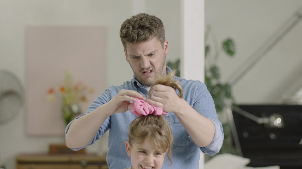 "Ich schaff' das nicht!": Reporter kommt als alleinerziehende Mutter an ...