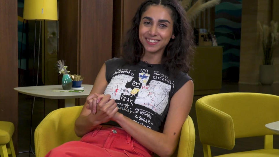 Wenn das Thermometer wieder steigt: AWZ-Star Suri Abbassi: Das ist mein Mann für heiße Tage | RTL.de