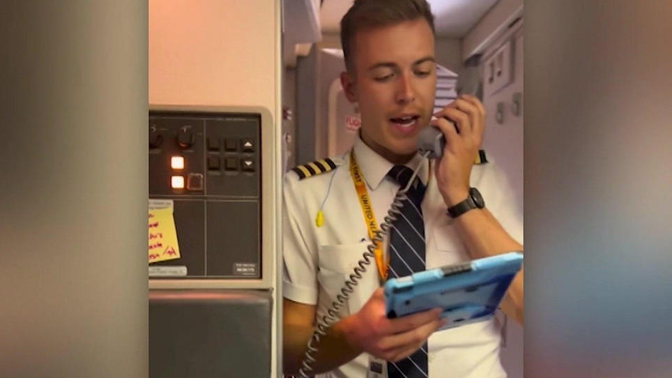 Da liegt Liebe in der Luft!: Pilot macht Mama eine besondere ...