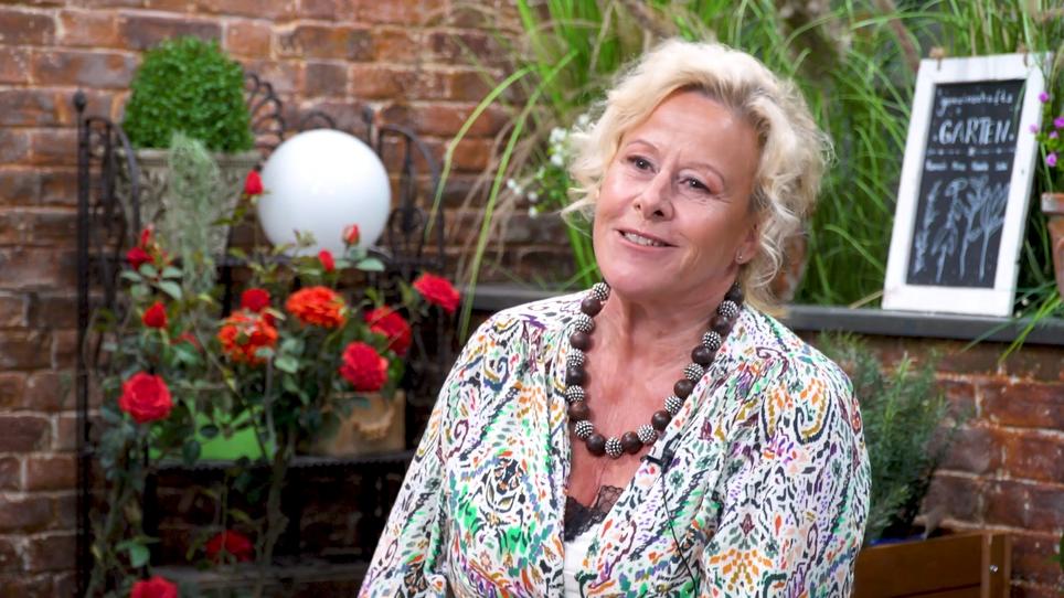 „Unter uns“-Rolle wandert aus: Iris Werlin lässt ihre Zeit Revue ...