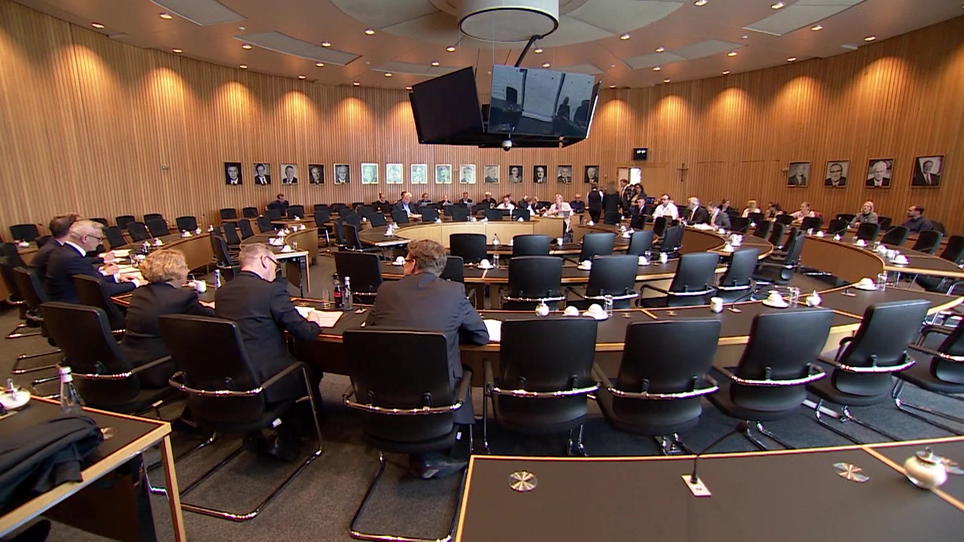 Politik: NRW-Justizminister in Kritik | RTL.de