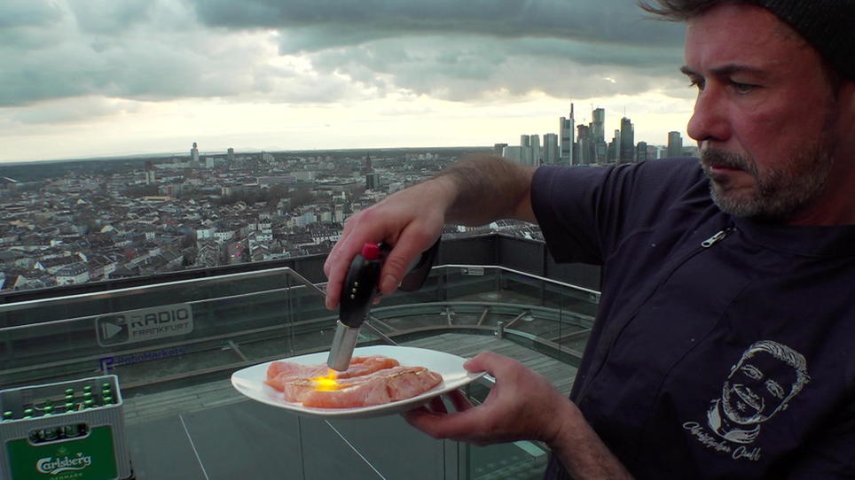 Society Countdown: TV-Koch Christopher Crell kocht ohne Küche | RTL.de